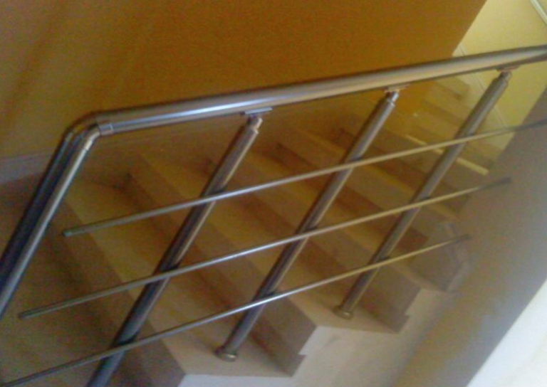 Shkalle metalike e brendshme – artmetalalbania